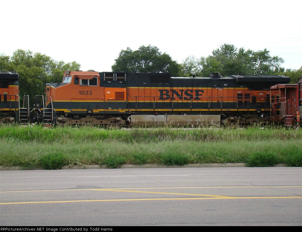 BNSF 1033